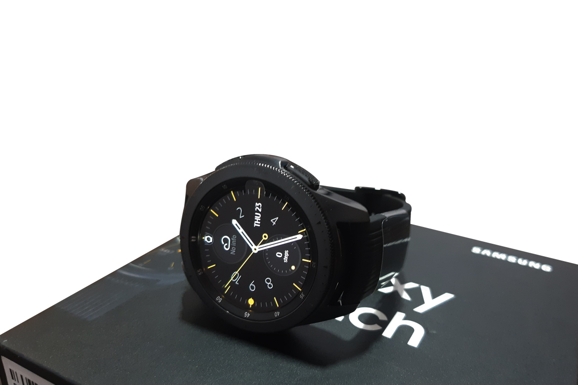 جعبه گشایی ساعت هوشمند سامسونگ گلکسی R810 | مجله ی انیترنتی دیجی 2030